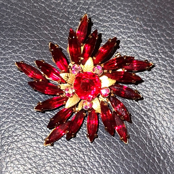 Jewelry | Vintage Red Rhinestone Gold Tone Brooch Pin | Poshmark